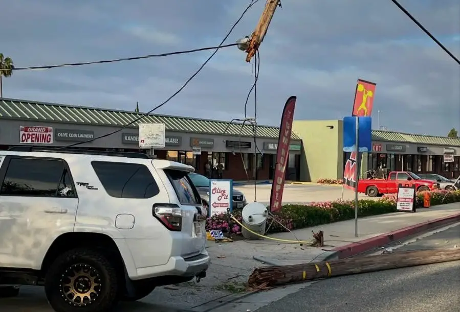 Driver arrested on DUI charges after taking out an Edison pole in ...
