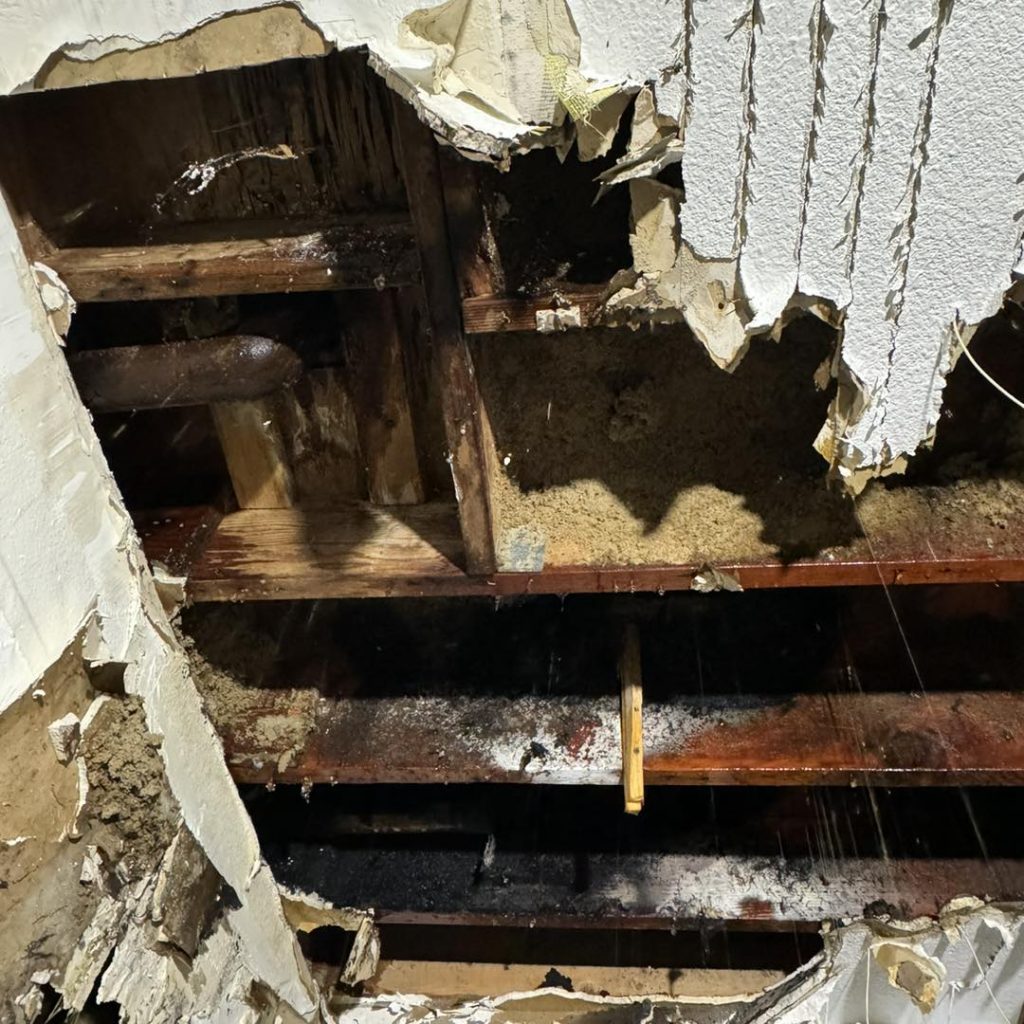 Townhouse fire in Tustin was hidden in the void space, walls and attic ...