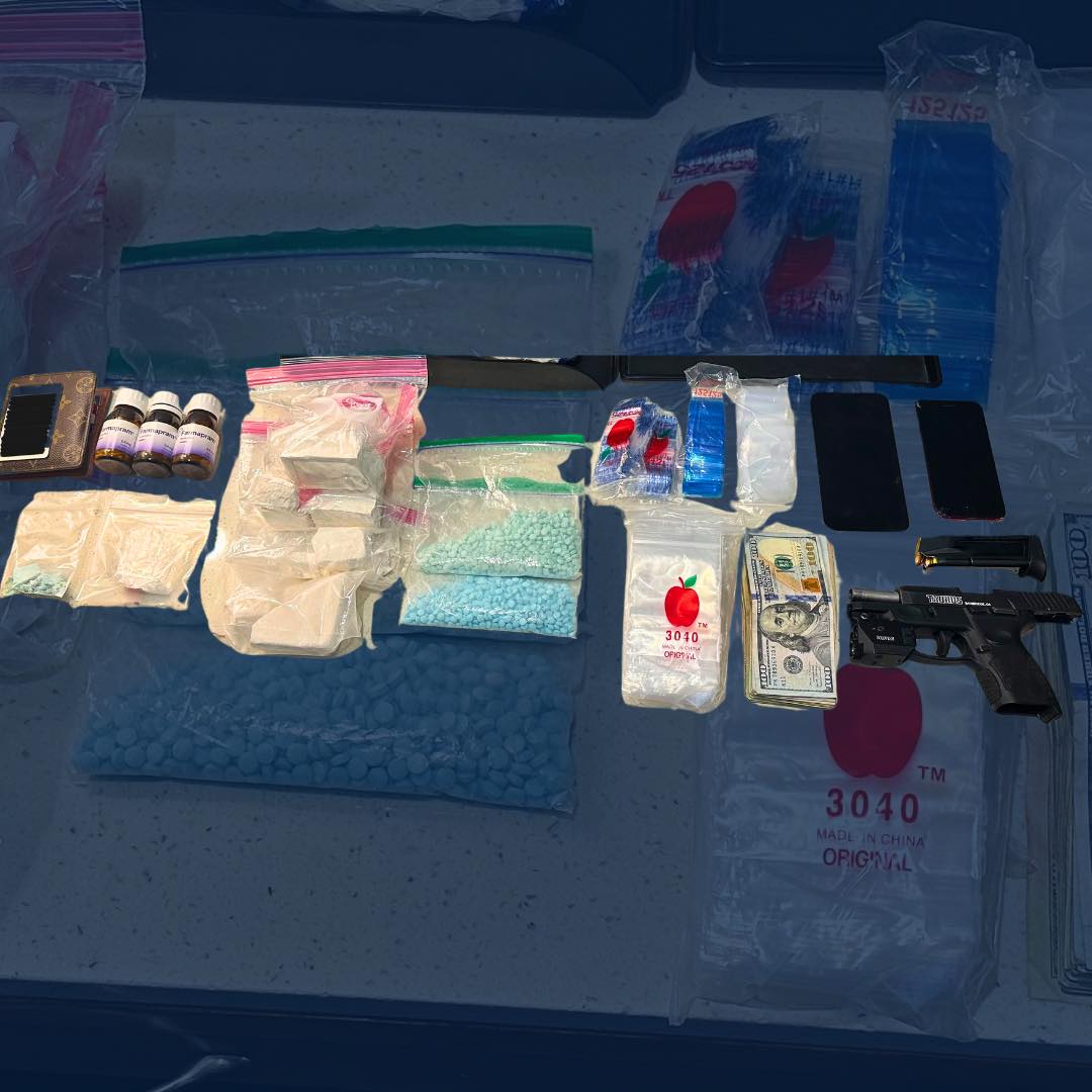 The Sapd Arrested Two Suspects At A Hotel And Seized Their Gun And