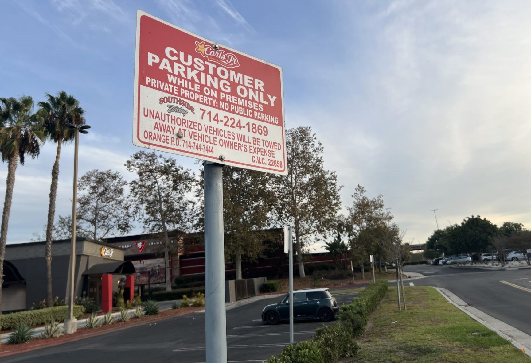 Beware the predatory tow trucks at the Carl’s Jr. at the Orange Outlets - New Santa Ana